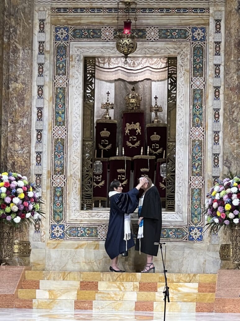 Meet Sydney, Jewish Cantor of the Week!